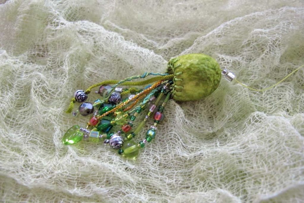 How to Make Mini-Tassels using Silk Cocoons | Linda Matthews